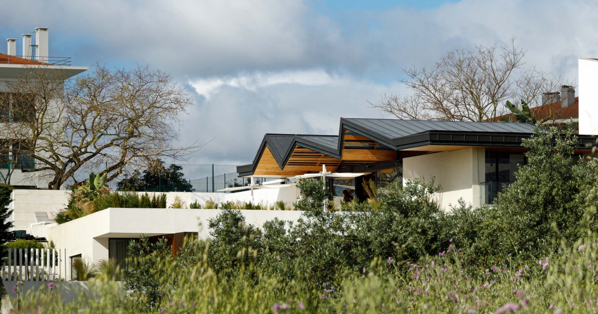 Casa dos Alcoutins is a Modern Retreat That Embraces the Lisbon ...